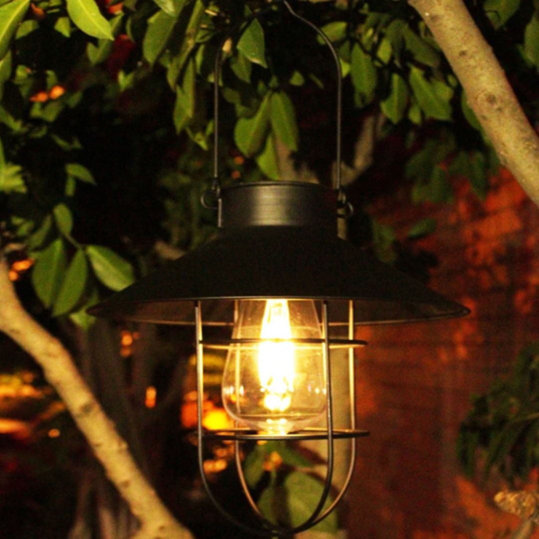 Linterna negra solar de estilo vintage • Tendencia Luminarias